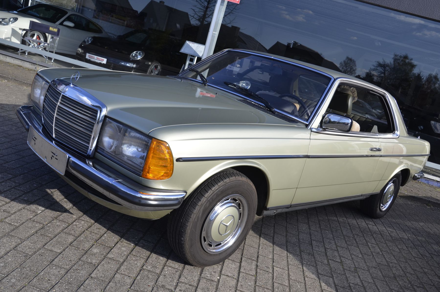 MB 230 CE W123 ID: 4741