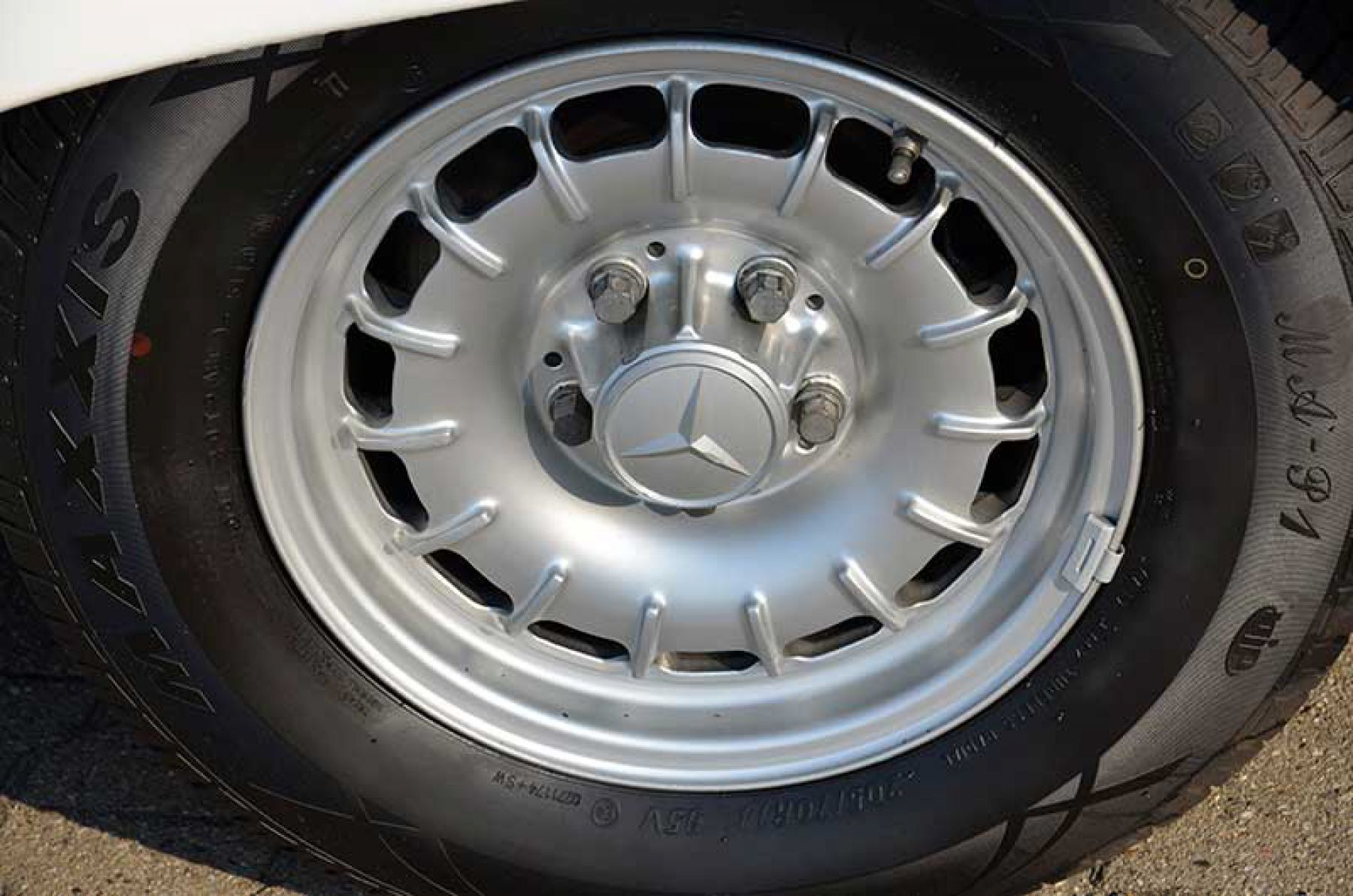 MB 380 SL (R107) mit V8 Motor ID: 3768